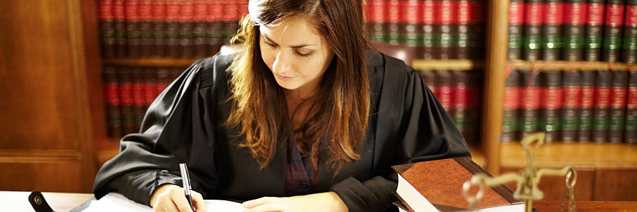 Quanto ganha um juiz de Direito? Saiba como se tornar um!